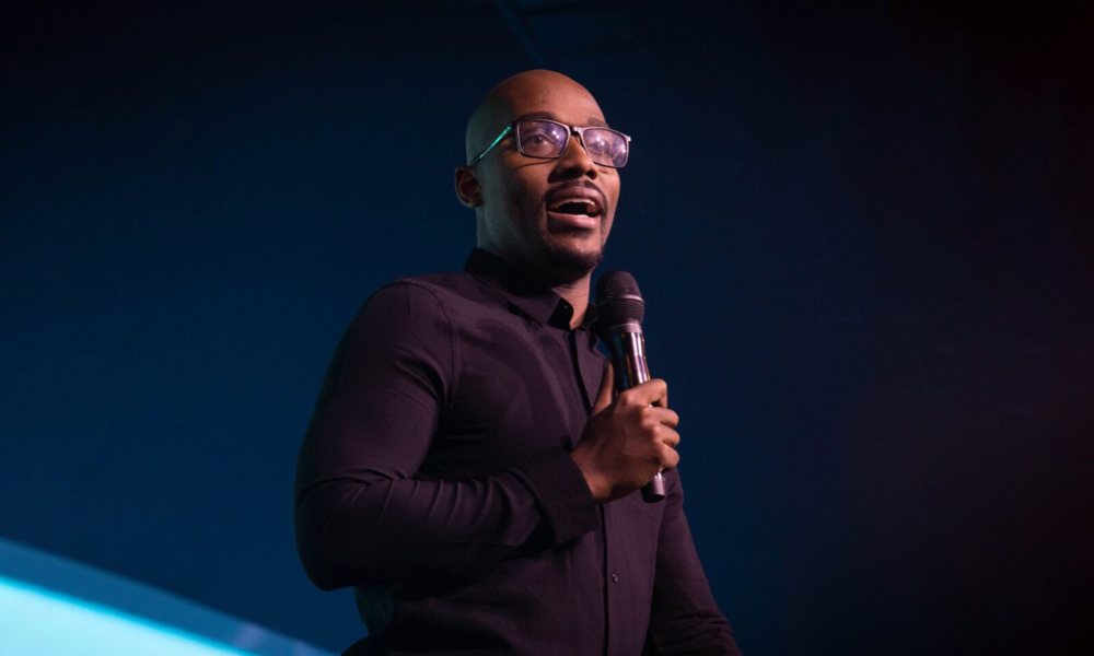 Ex pastor de Hillsong inaugura nueva iglesia luego de tantos escándalos