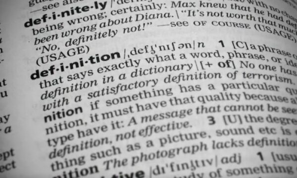 Diccionario edita sigilosamente la definición de hombre y mujer