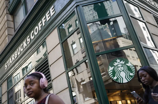 Sindicato de Starbucks llama a huelga por pantallas del Orgullo LGBT