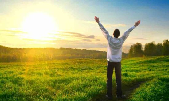 Se debe anhelar la esperanza y manifestación gloriosa de Cristo