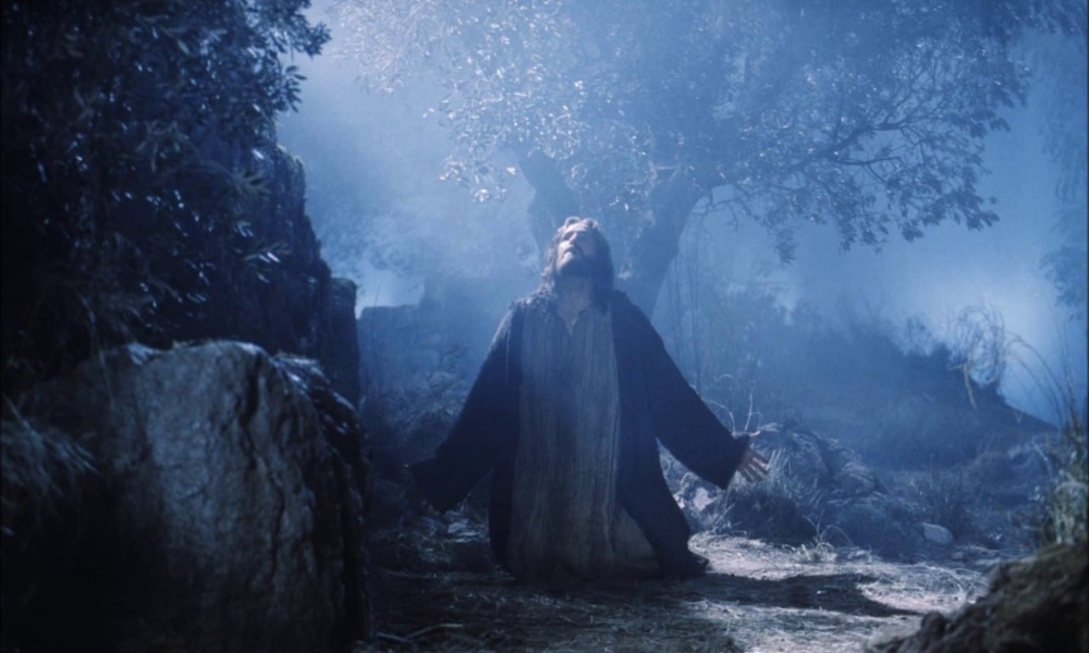 Si Jesús es Dios ¿por qué ora Jesús a Dios?