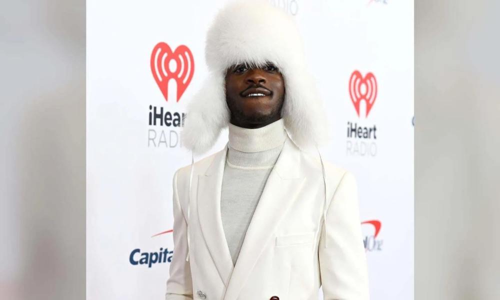Rapero Lil Nas X se burla de la cruz y el cristianismo