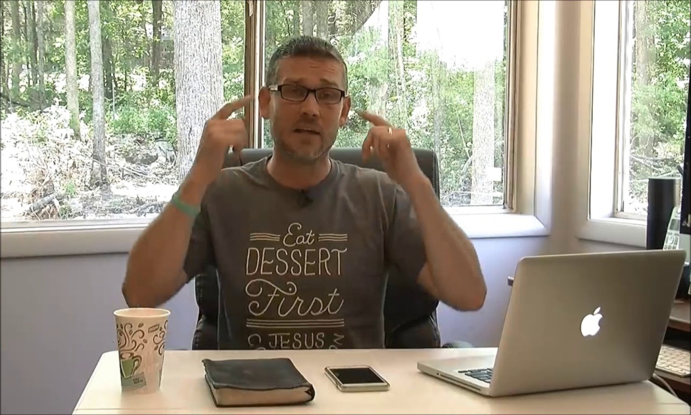 El pastor Greg Locke se propone leer la Biblia en un mes