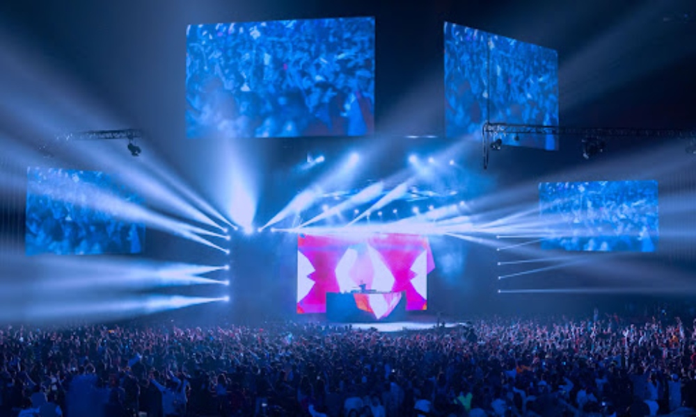 Realizan fiesta electrónica en iglesia de Cash Luna