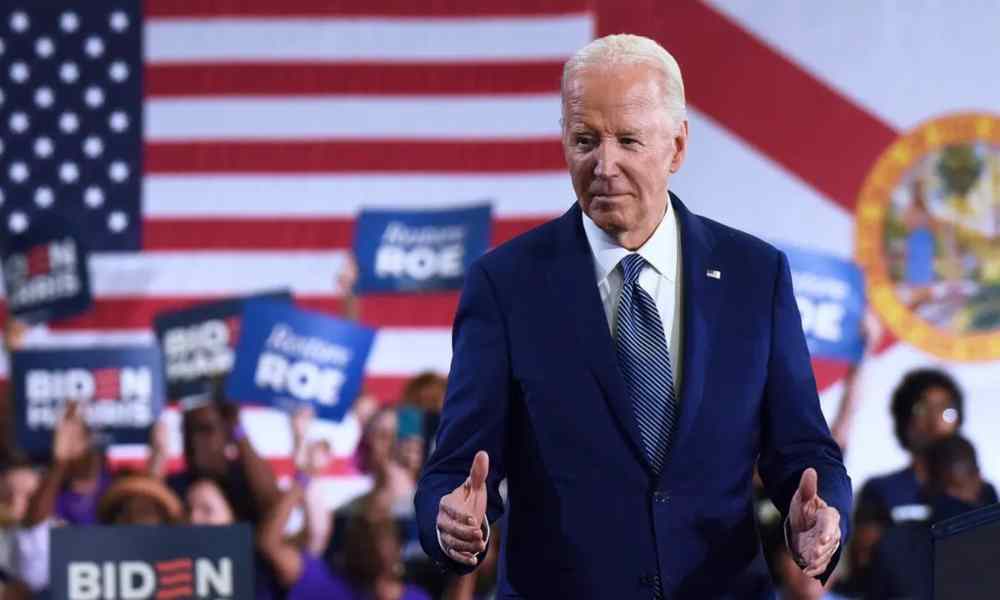 Polémica por gesto de Biden durante discurso sobre aborto