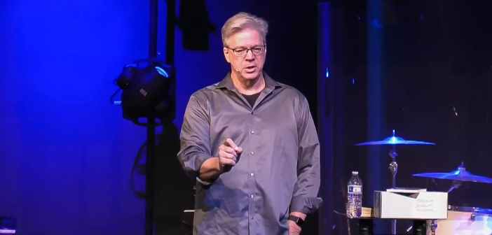 Rick Warren condena a Robert Morris acusado de abuso sexual