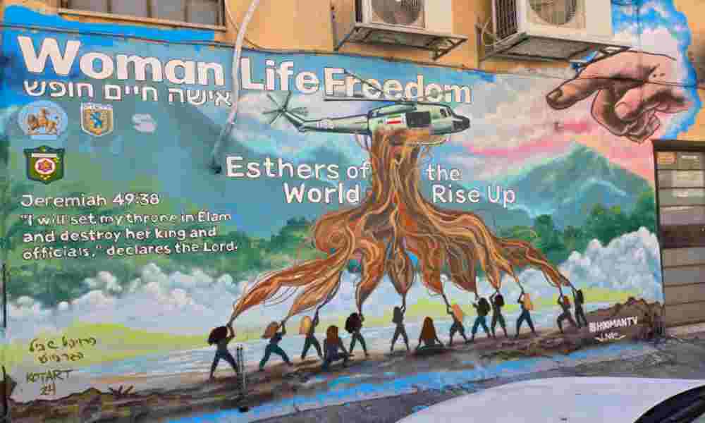 Israel: Crean mural de mujeres derribando el helicóptero de Ebrahim Raisi