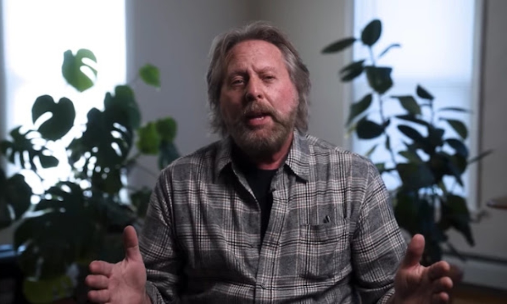 Ex hippie entrega su vida a Jesús. “Nueva criatura en Cristo”